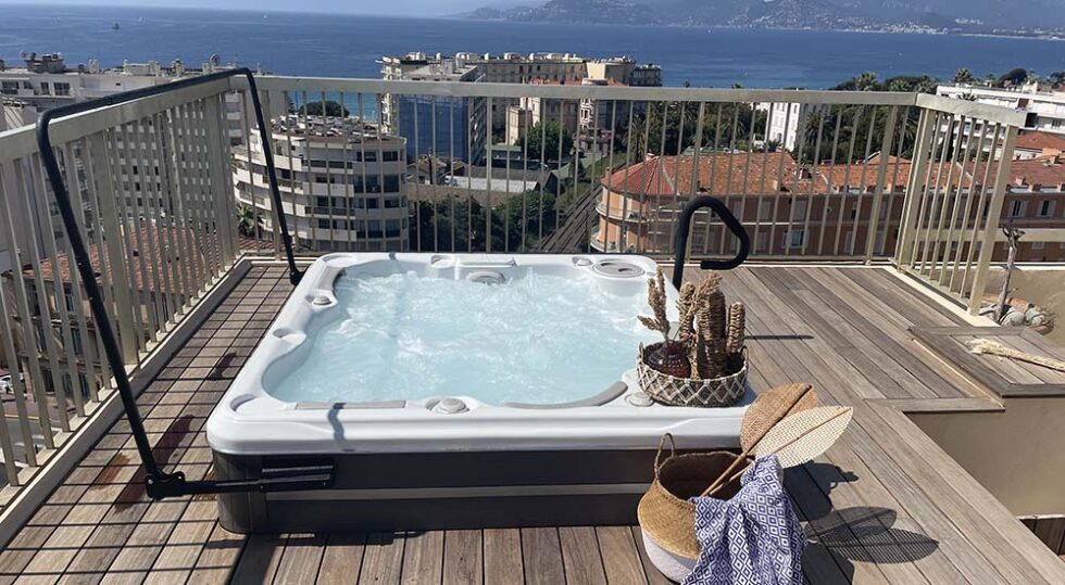 Comment installer un spa en extérieur sur une terrasse ? - Clairazur